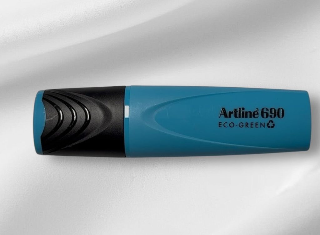 690C. Marcador Fosforescente Artline 690. Celeste – Apex Suministros S.A.